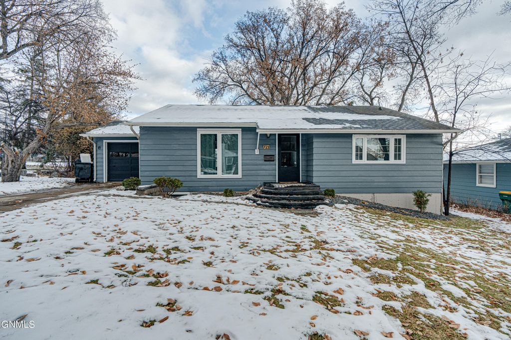 721 N Bell St, Bismarck, ND 58501 - See Est. Value, Schools & More