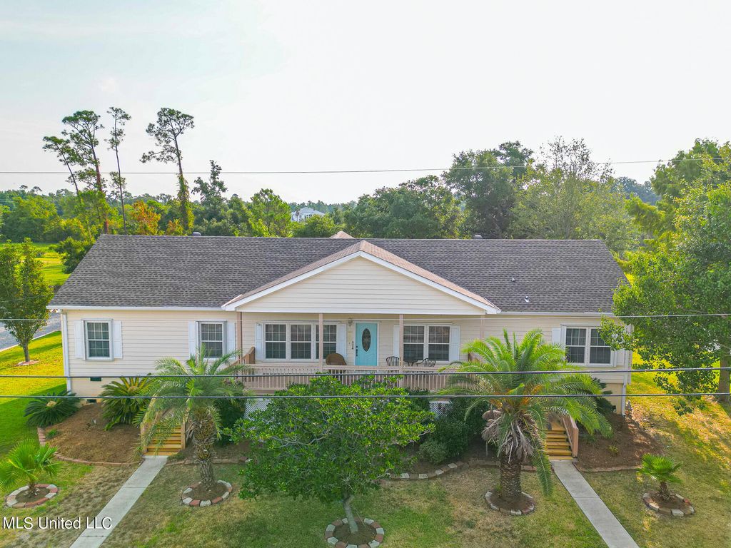 118 Barkley Dr, Pass Christian, MS 39571 - See Est. Value, Schools & More