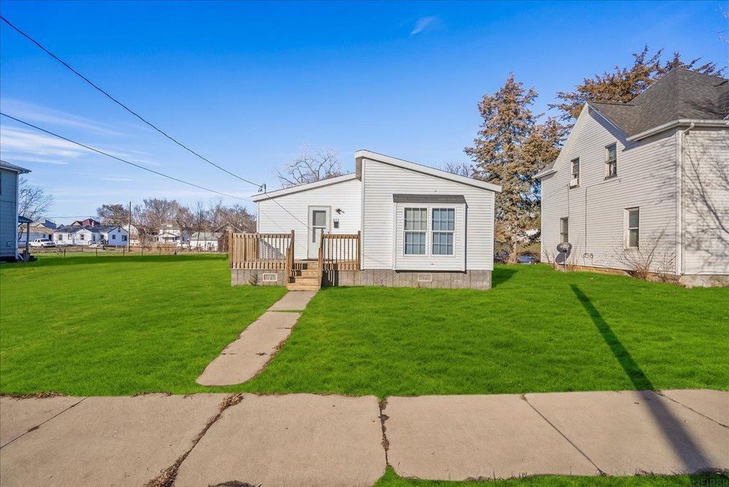 313 Ricker St, Waterloo, IA 50703 - See Est. Value, Schools & More