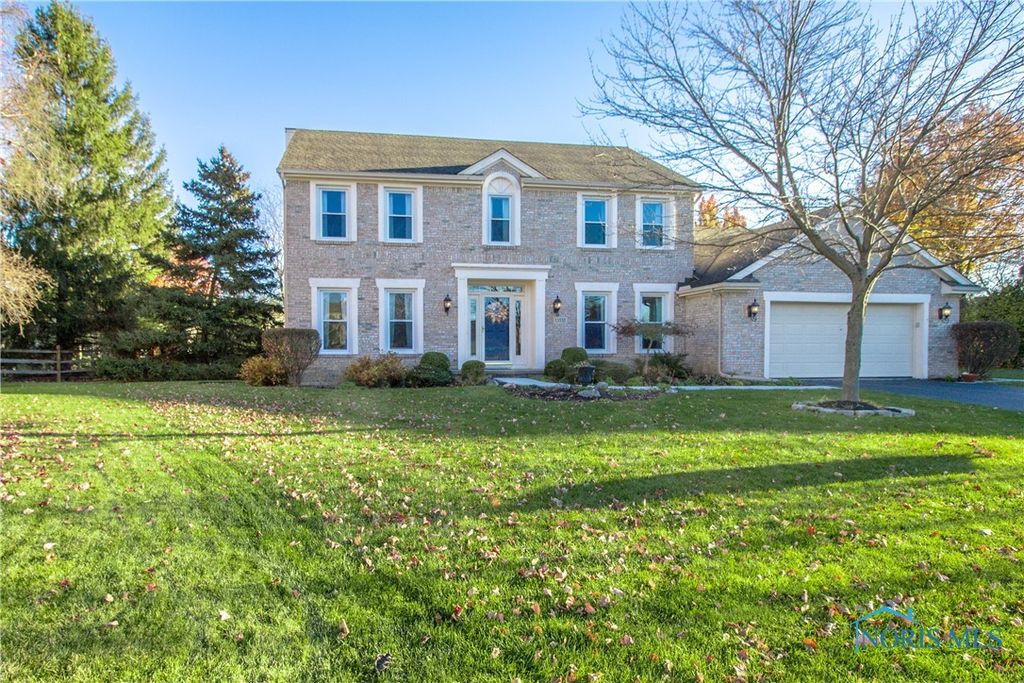 13537 Pinewood Ct, Perrysburg, OH 43551 - See Est. Value, Schools & More