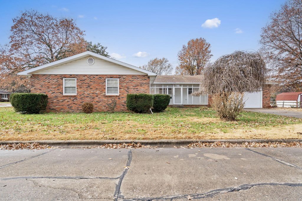 2725 S Dollison Avenue, Springfield, MO 65807 - See Est. Value, Schools ...