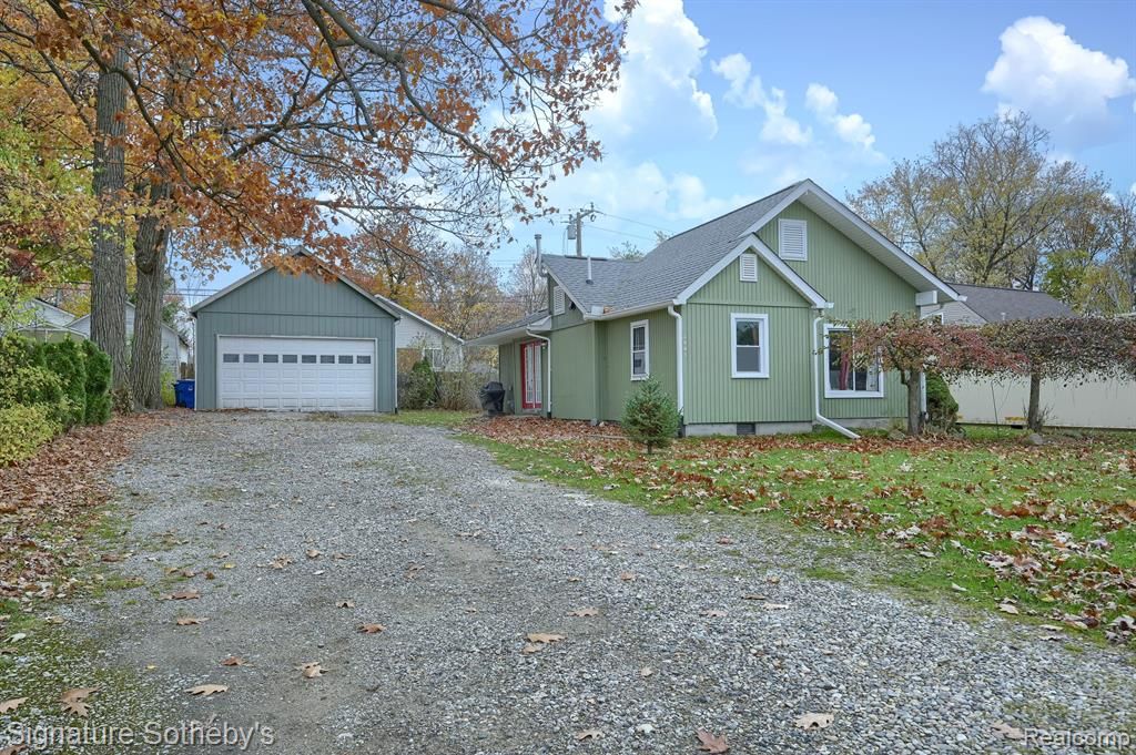 3941 Cresthaven Dr, Waterford, MI 48328 - See Est. Value, Schools & More