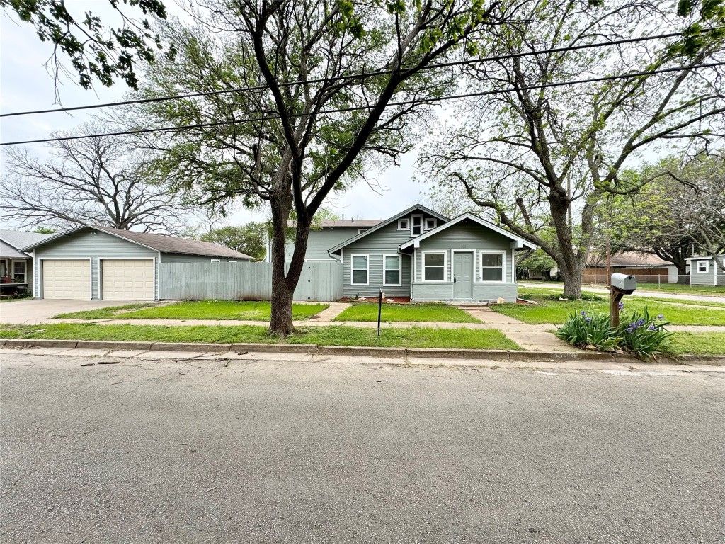 202 S Pendell Ave, Cleburne, TX 76033 | MLS# 20578092 | Trulia