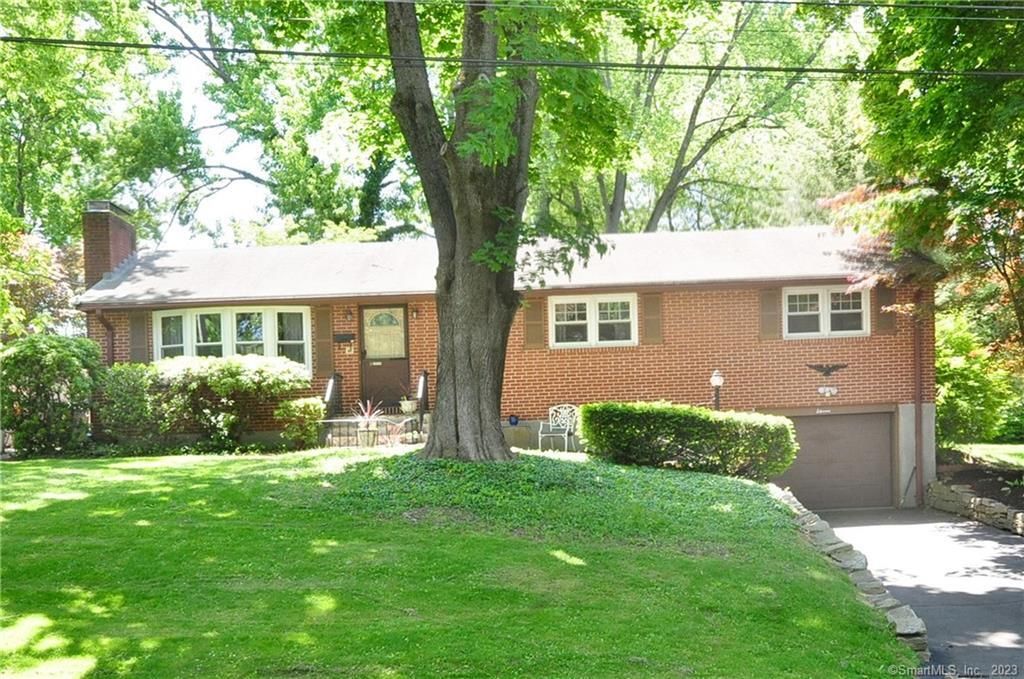 11 Scarborough Road, Windsor, CT 06095 - See Est. Value, Schools & More