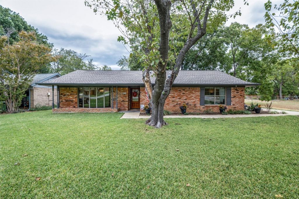 821 E Worth St, Grapevine, TX 76051 | MLS# 20446528 | Trulia