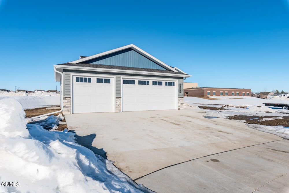 3927 Amari Loop NW, Mandan, ND 58554 - See Est. Value, Schools & More