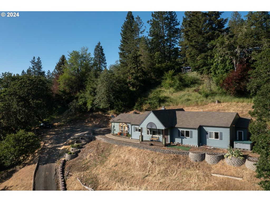 1396 SE Laurel Ct, Roseburg, OR 97470 - See Est. Value, Schools & More