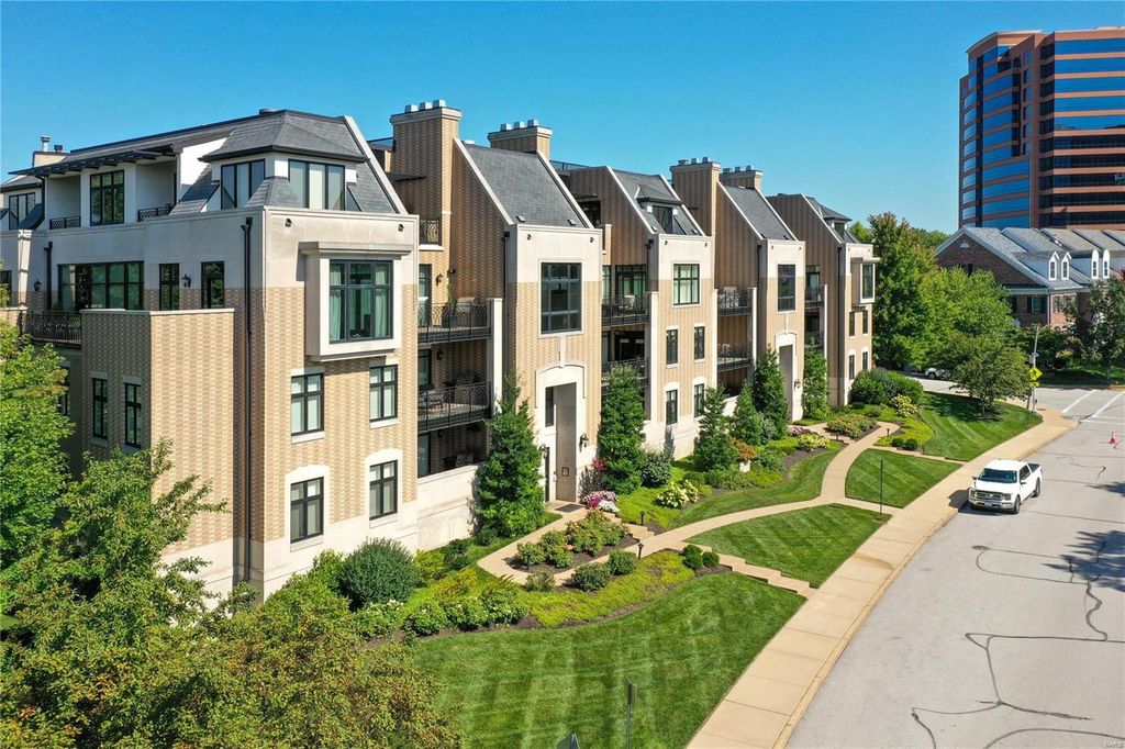 8253 Parkside Dr #2B, Saint Louis, MO 63105 - See Est. Value, Schools ...