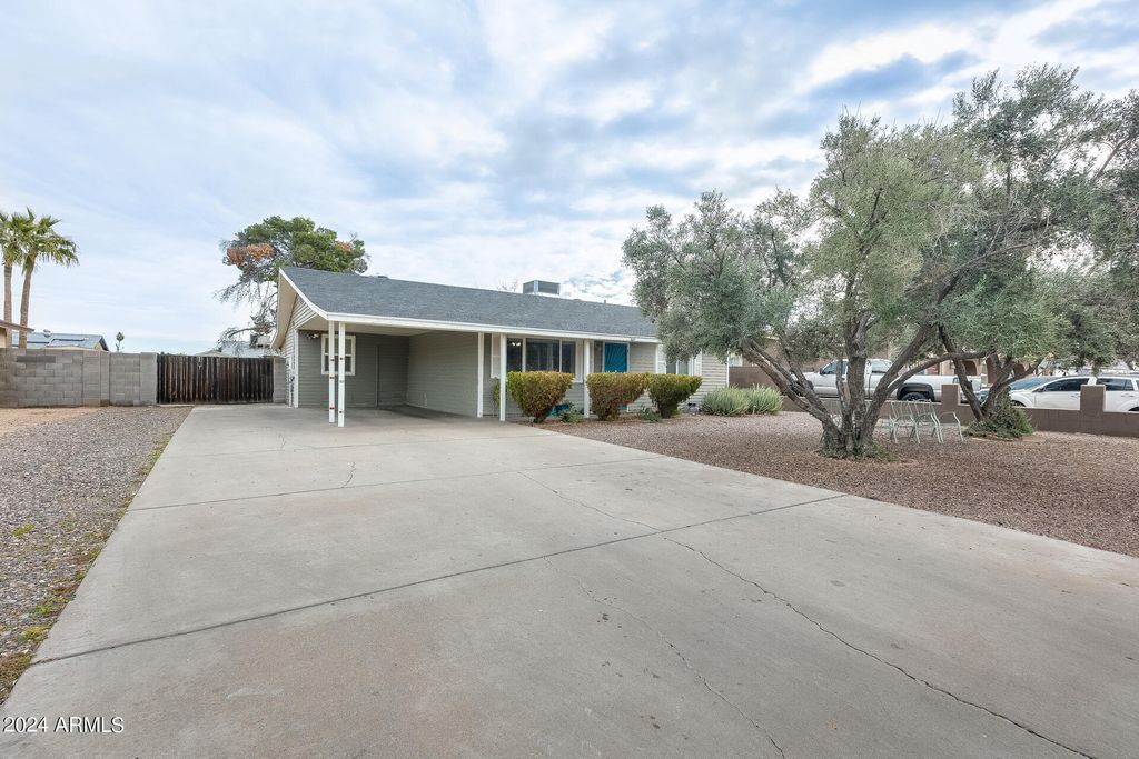 5749 N 71st Ave, Glendale, AZ 85303 - See Est. Value, Schools & More