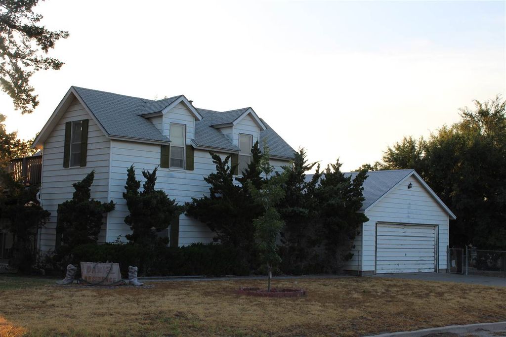 418 E 1st St, Shattuck, OK 73858 - See Est. Value, Schools & More