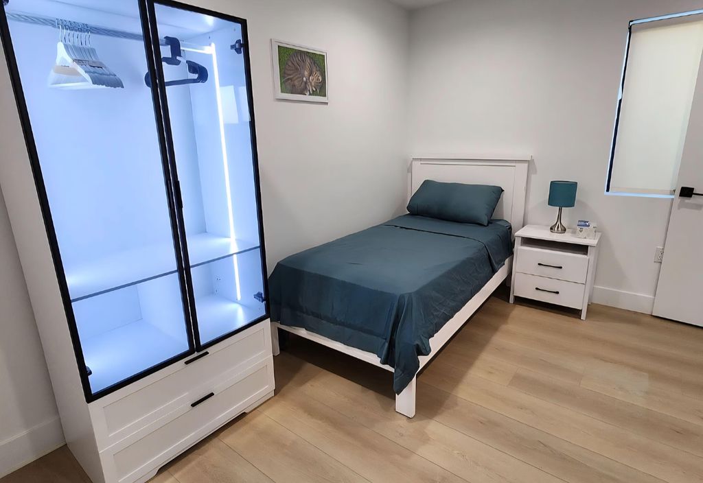 1438 W 37th Dr #2, Los Angeles, CA 90018 - See Est. Value, Schools & More