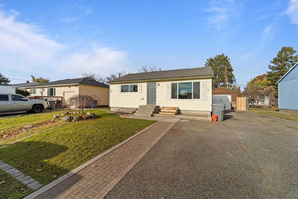 710 Coast St, Richland, WA 99354 - See Est. Value, Schools & More