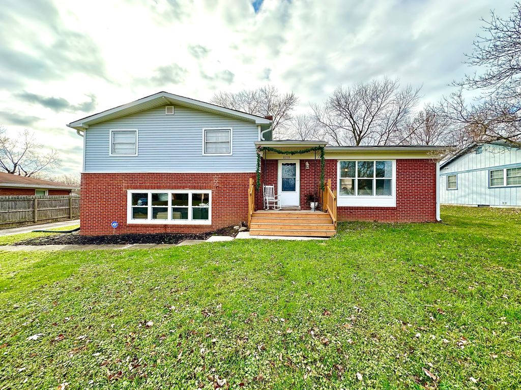 8233 E 11th St, Indianapolis, IN 46219 | Trulia