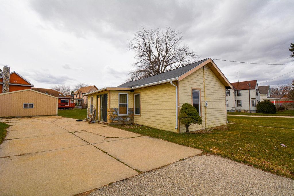 611 East Sumner STREET, Hartford, WI 53027 | MLS# 1868196 | Trulia