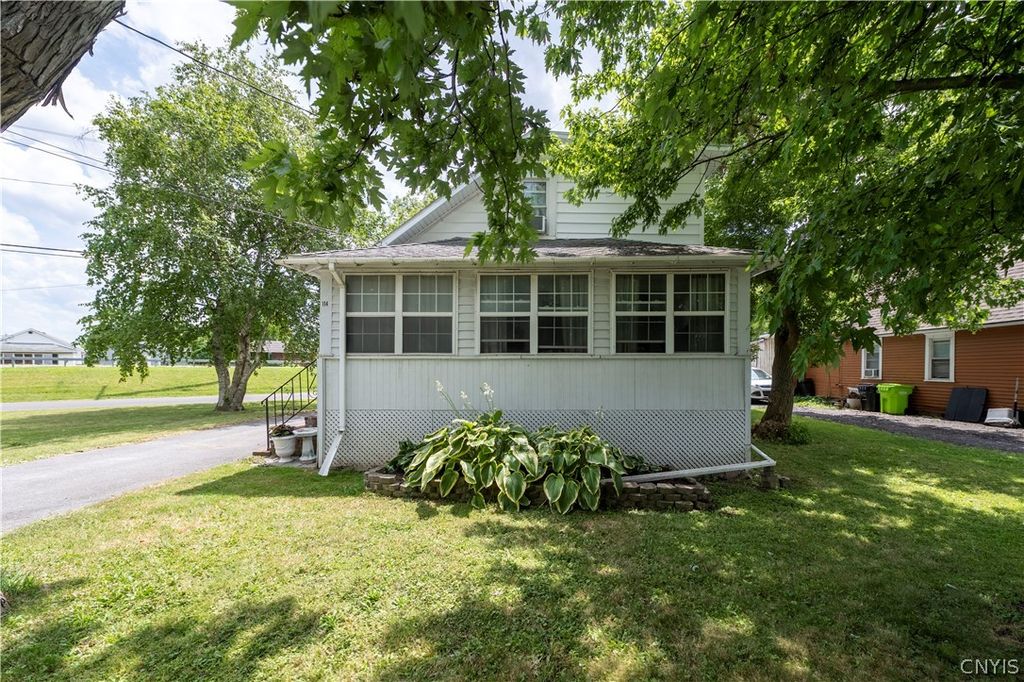 114 Lawrence Ave, North Syracuse, NY 13212 - See Est. Value, Schools & More