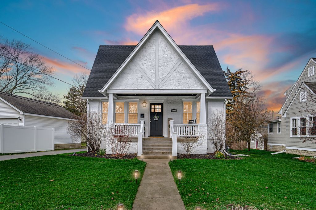 1815 E Willow Ave, Wheaton, IL 60187 - See Est. Value, Schools & More