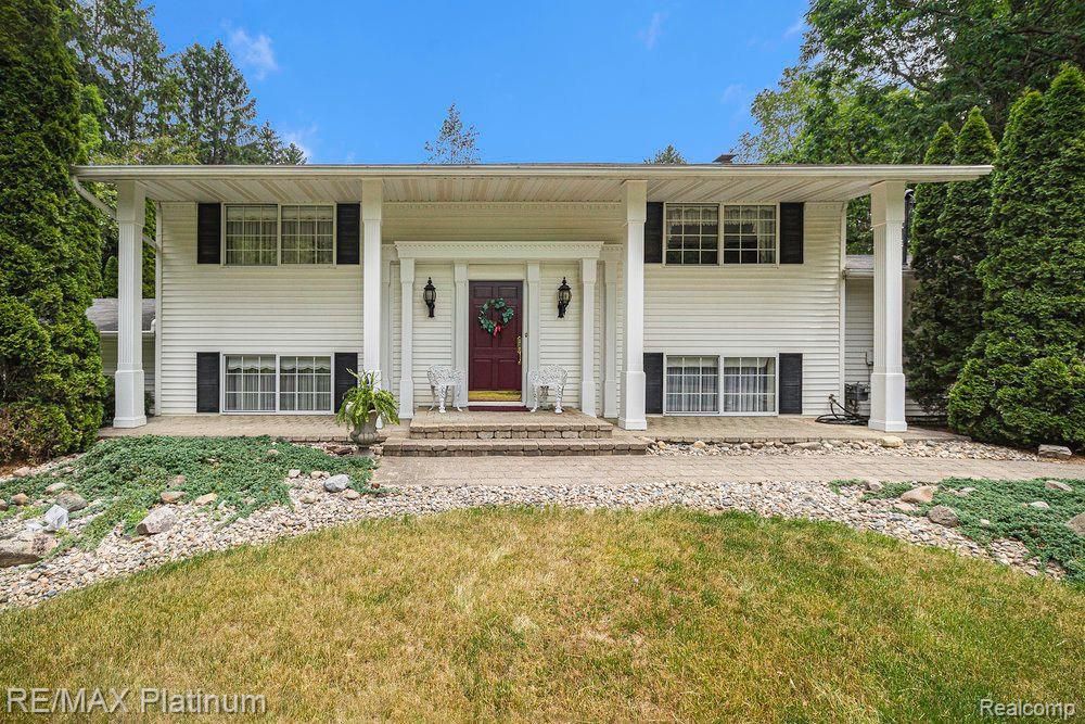 887 S Tipsico Lake Rd, Milford, MI 48380 | Trulia