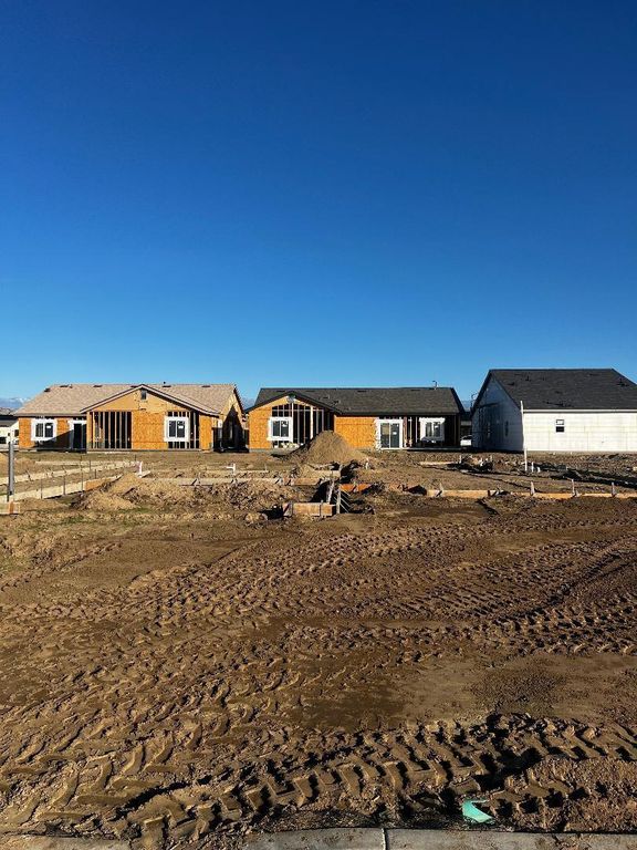 1132 S Creekside Place W, Porterville, CA 93257 | MLS# 232630 | Trulia