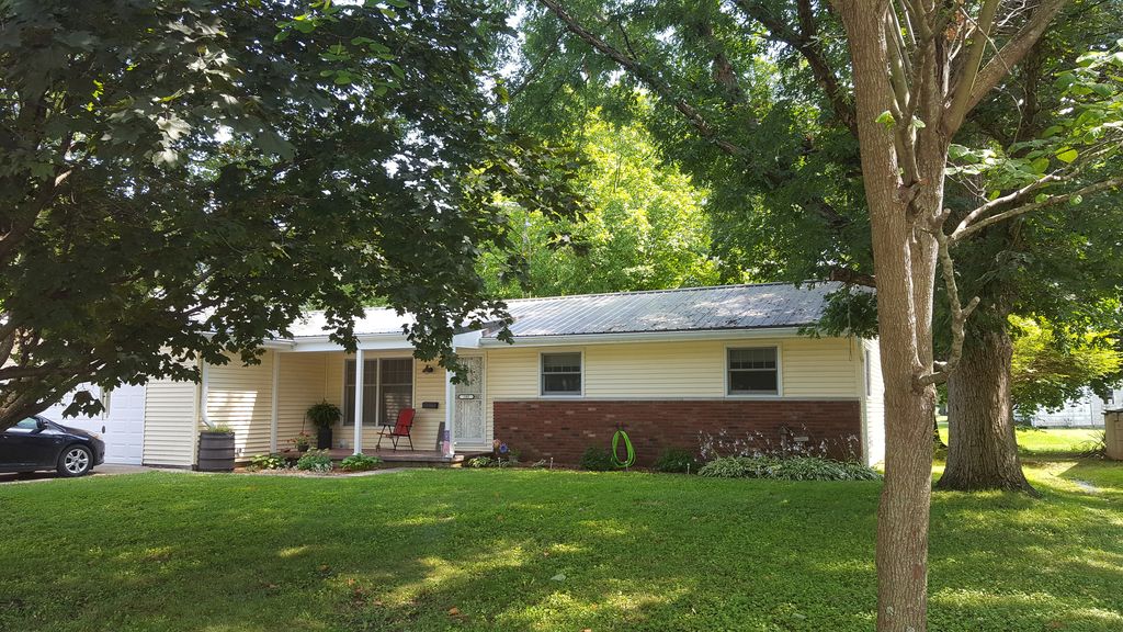 205 E Jackson Ave, Casey, IL 62420 | Trulia