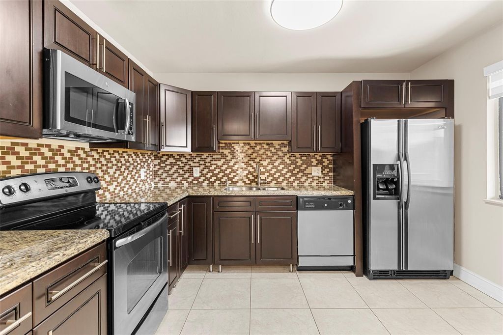 158 Lakeview Dr #2, Fort Lauderdale, FL 33326 - See Est. Value, Schools ...