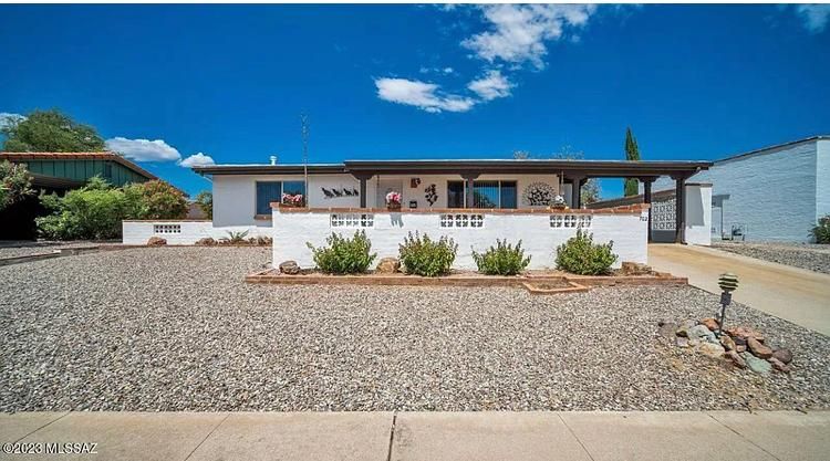 702 S Abrego Dr, Green Valley, AZ 85614 - See Est. Value, Schools & More