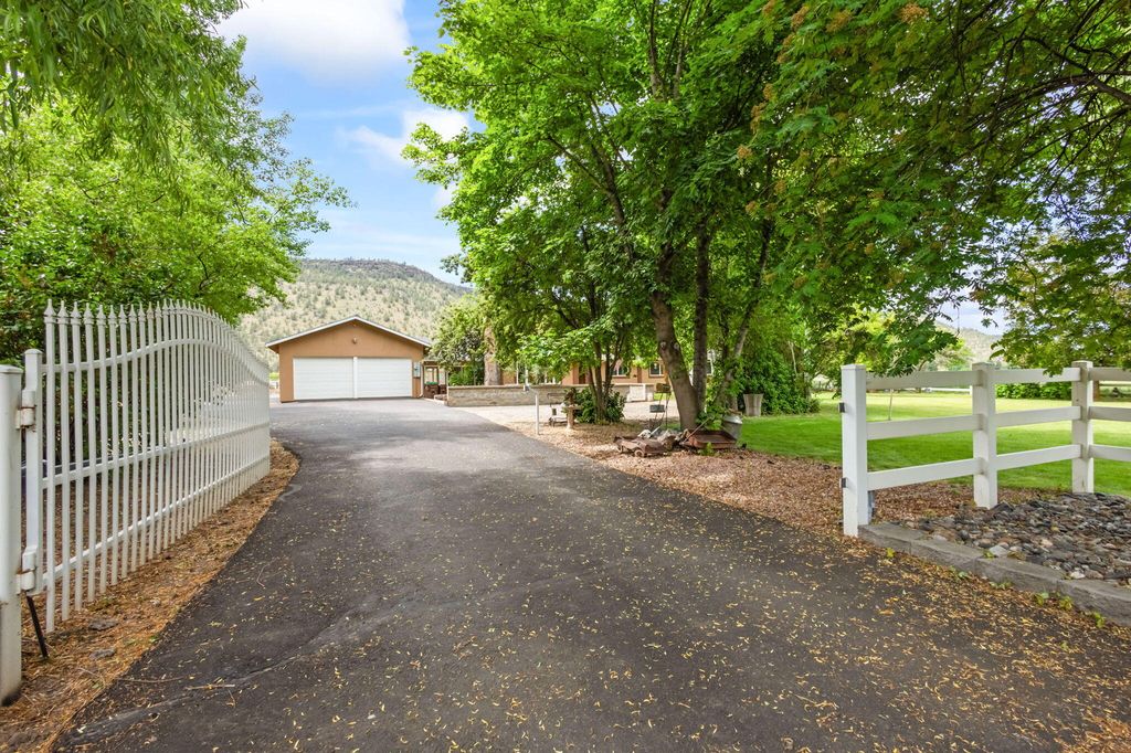 389 NE Orchard Ln, Prineville, OR 97754 | MLS# 220202233 | Trulia