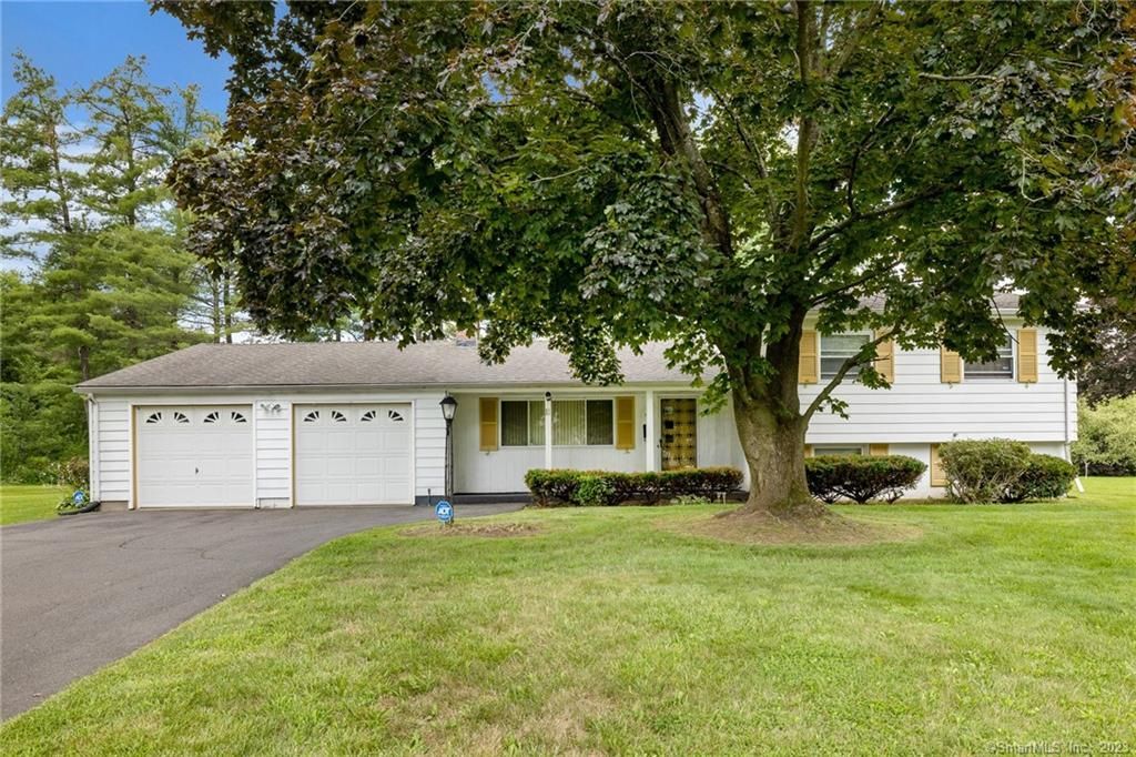 11 Carpenter Lane, Bloomfield, CT 06002 - See Est. Value, Schools & More