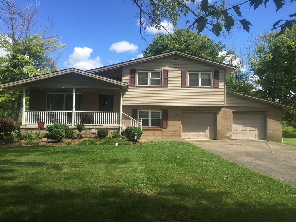 427 Sunset Dr, Brookfield, OH 44403 - See Est. Value, Schools & More