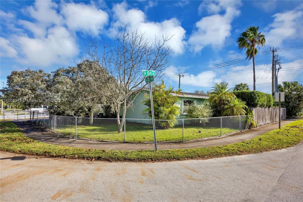 10370 SW 35th Ter, Miami, FL 33165 - See Est. Value, Schools & More