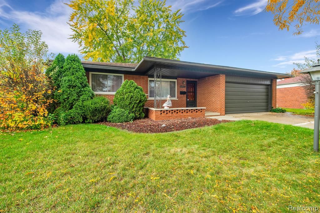 27607 Yvette Dr, Warren, MI 48088 - See Est. Value, Schools & More