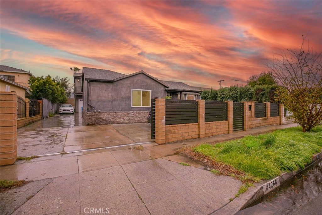 14268 Lorne St, Panorama City, CA 91402 - See Est. Value, Schools & More