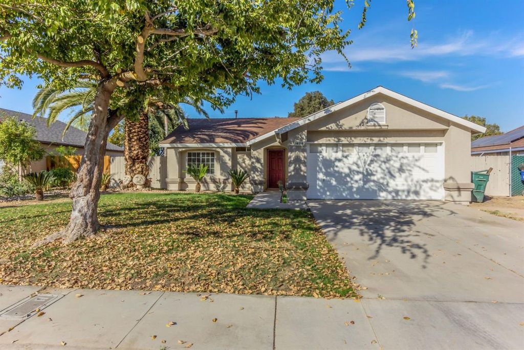 1070 E Carob Ave, Reedley, CA 93654 - See Est. Value, Schools & More