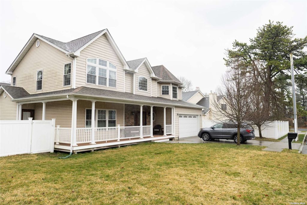 7 Hudson Avenue, Sayville, NY 11782 | Trulia