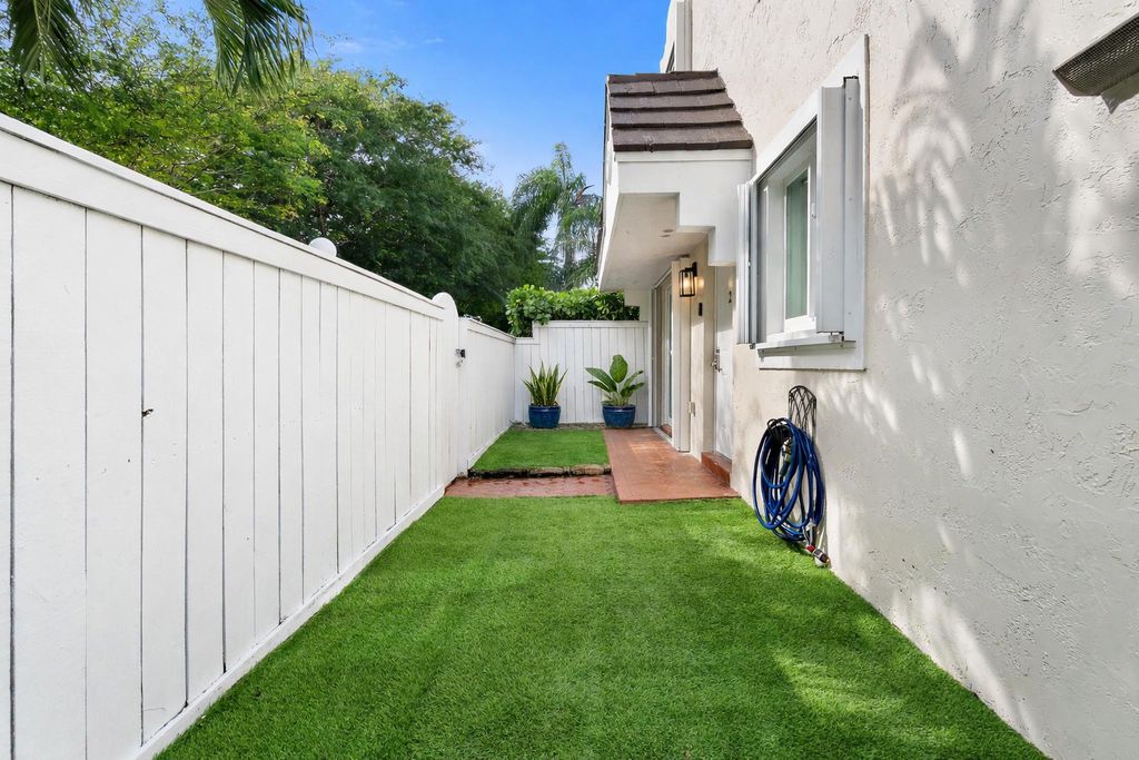 6830 SW 45th Ln, Miami, FL 33155 - See Est. Value, Schools & More