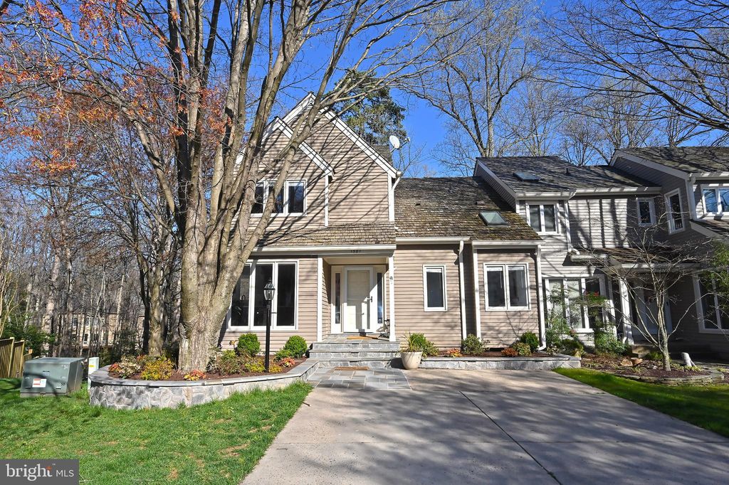 1581 Brass Lantern Way, Reston, VA 20194 - See Est. Value, Schools & More