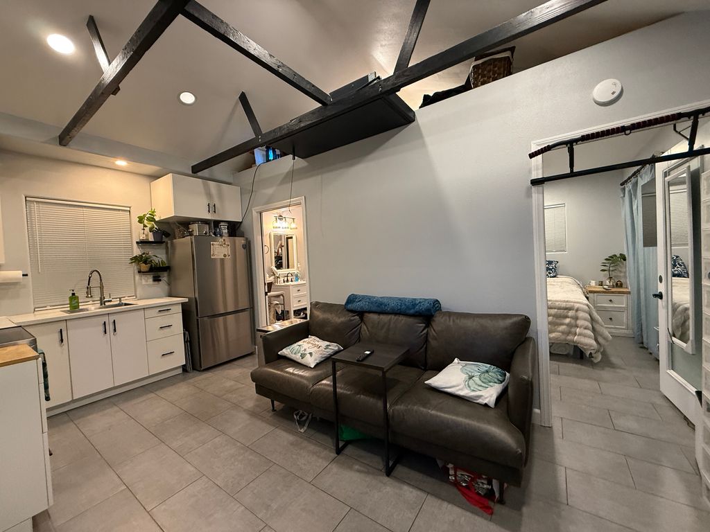 639 E East St #B, Ontario, CA 91764 - See Est. Value, Schools & More