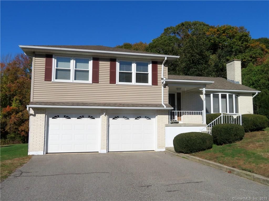 27 Colonial Dr, Waterford, CT 06385 - See Est. Value, Schools & More