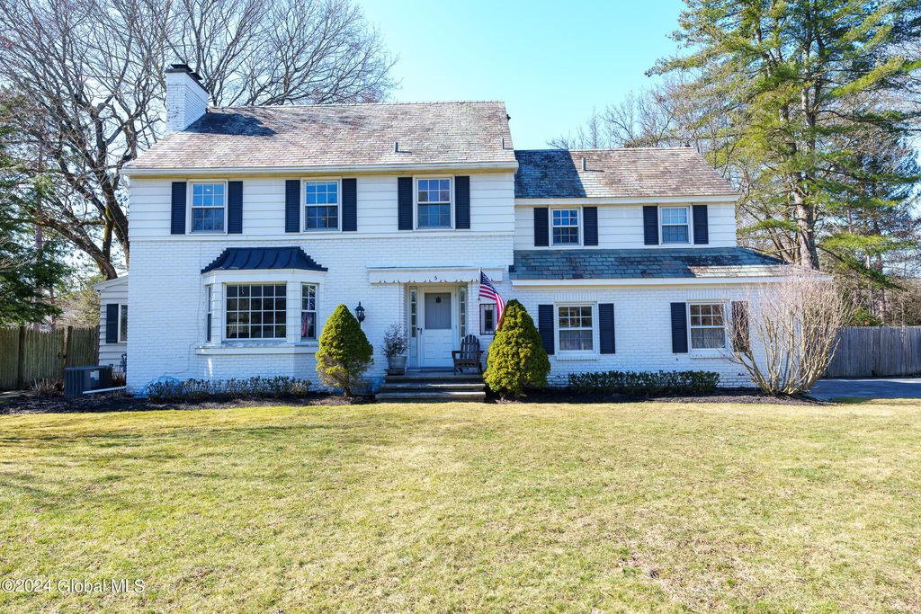 5 Parkway Drive, Slingerlands, NY 12159 - See Est. Value, Schools & More