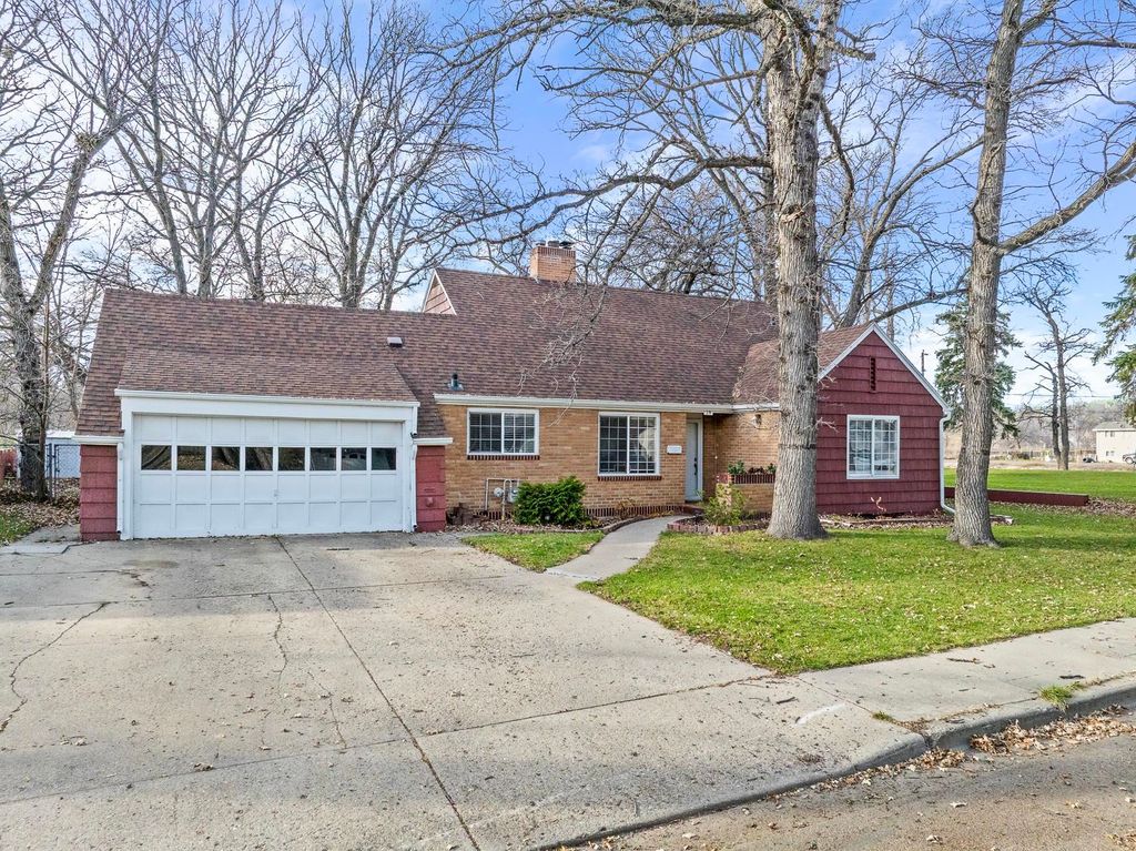 19 Cortland Dr NW, Minot, ND 58703 | MLS# 251821 | Trulia