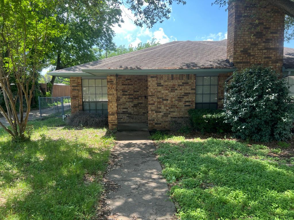 111 Blue Sky Dr, Desoto, TX 75115 - See Est. Value, Schools & More