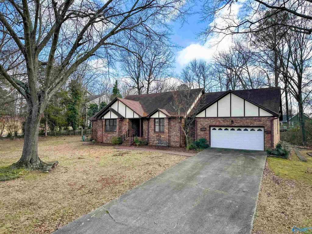 3211 Trails End SW, Decatur, AL 35603 - See Est. Value, Schools & More