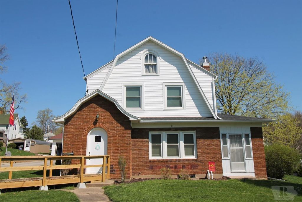 211 W State St, Clarinda, IA 51632 - See Est. Value, Schools & More