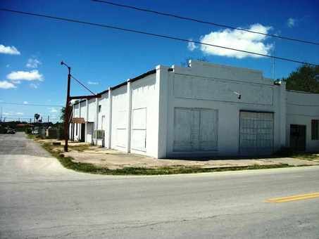 200 W 2nd St, Del Rio, TX 78840 - See Est. Value, Schools & More