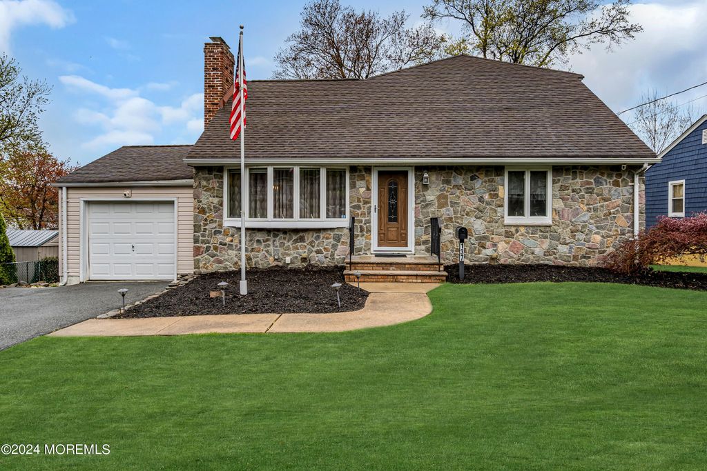 137 Park Avenue, West Caldwell, NJ 07006 - See Est. Value, Schools & More