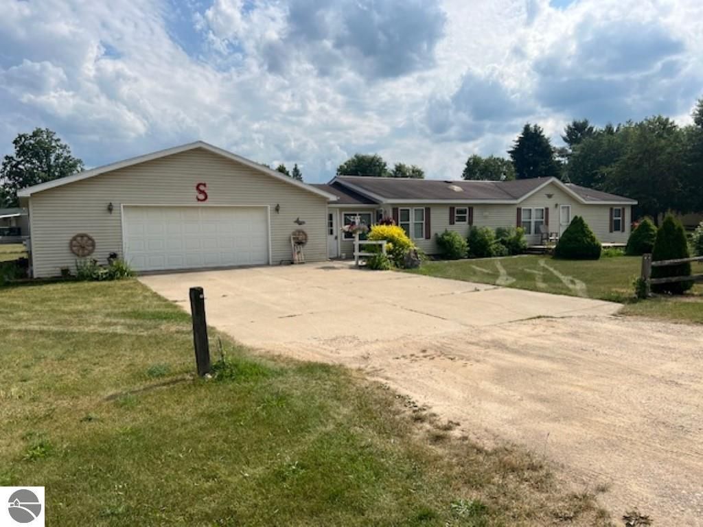 1890 Janet St, Harrison, MI 48625 - See Est. Value, Schools & More