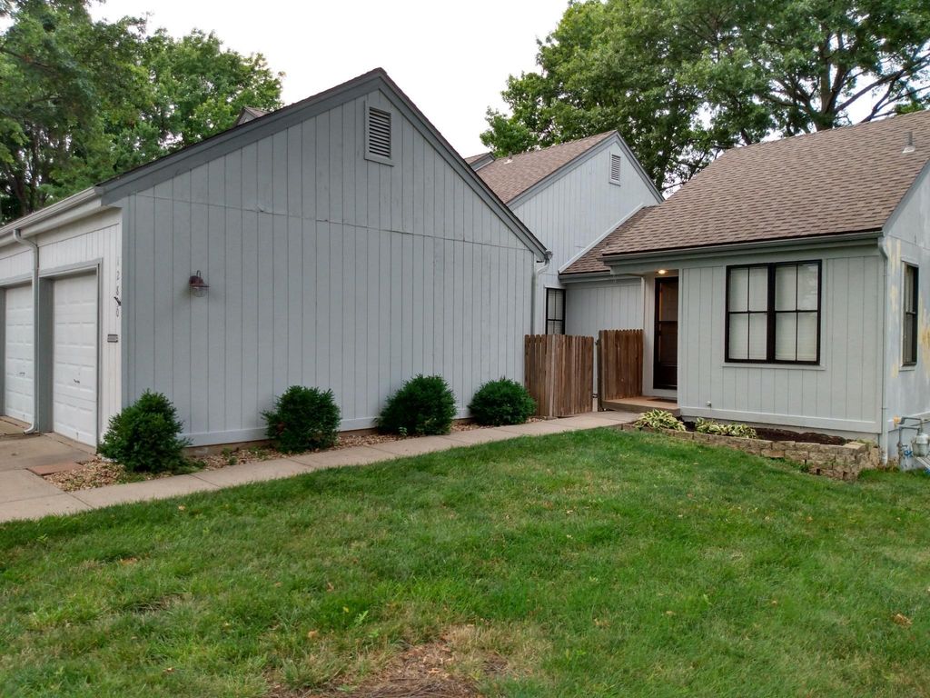 12830 W 67th St, Shawnee, KS 66216 - See Est. Value, Schools & More