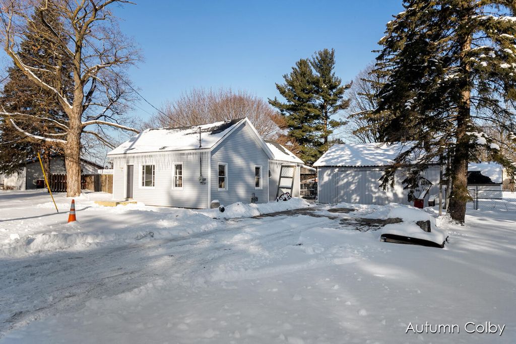 220 W Day St, Stanton, MI 48888 - See Est. Value, Schools & More