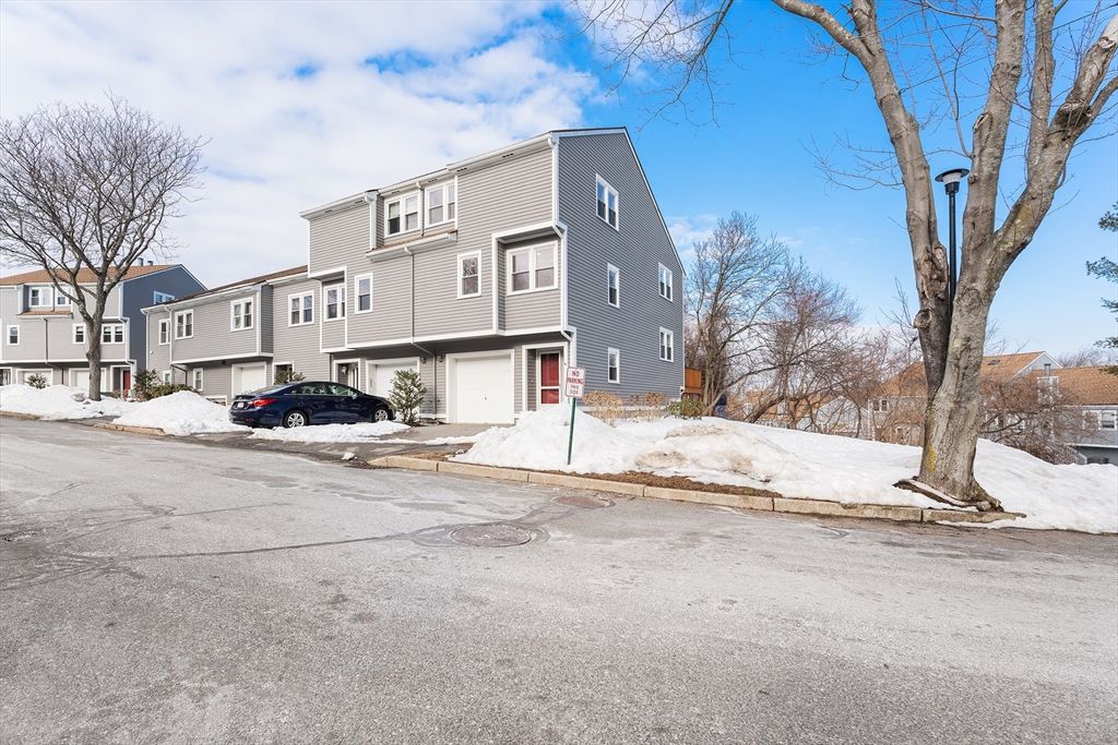 2 Russell Dr #2D, Salem, MA 01970 - See Est. Value, Schools & More