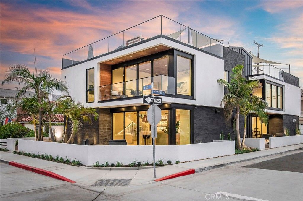 1027 W Bay Ave, Newport Beach, CA 92663 - See Est. Value, Schools & More