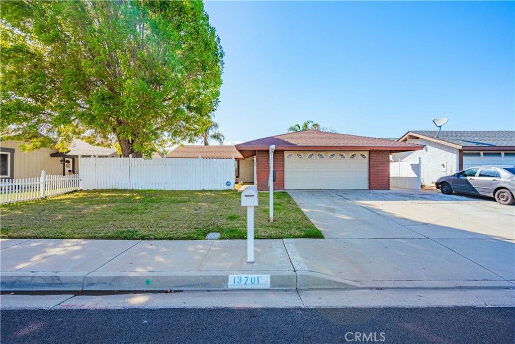 13701 Moreno Way, Moreno Valley, CA 92553 - See Est. Value, Schools & More